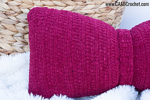 Ravelry: Bow Pillow pattern by Esther Thompson