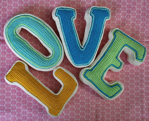 Ravelry: 3D LETTER pattern by CAROcreated design