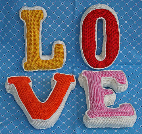 Ravelry: 3D LETTER pattern by CAROcreated design