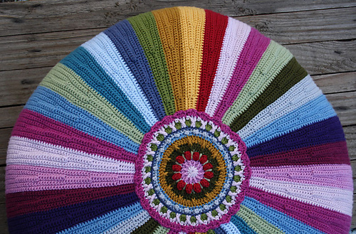 Ravelry: STRIPY Round Cushion pattern by CAROcreated design