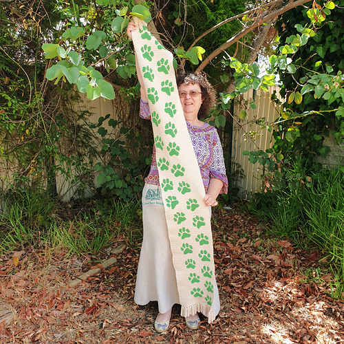 Ravelry: Puppy Paws Scarf pattern by Jodie Anderson