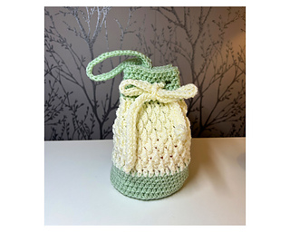 Ravelry: Wrist Bag pattern by Catherine E Harris
