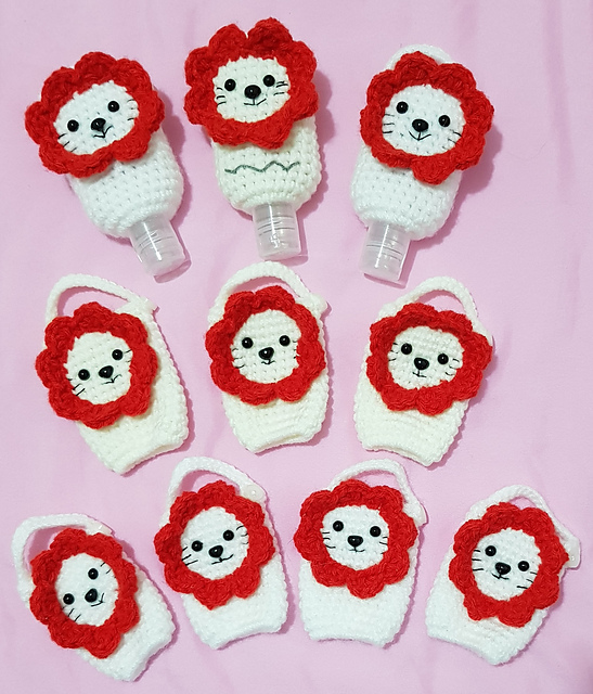 Ravelry: Merlion Sanitizer Pouch pattern by CHRISTIE FOO