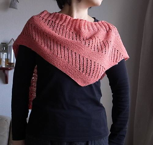 Ravelry: Asymmetrical scarf pattern by Makiho Negishi