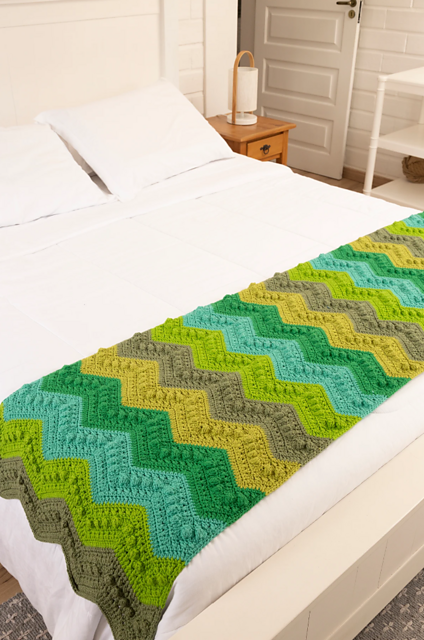 Ravelry: Greenery bed runner pattern by Maria Ivone Bueno