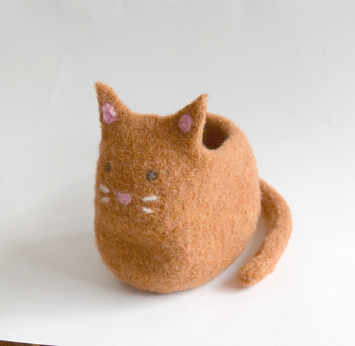 Ravelry: Kitty Cat and Bunny Rabbit Felted Baskets pattern by Cindy Pilon