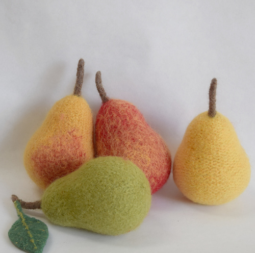 Ravelry: Felted Pears pattern by Cindy Pilon