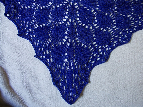 Ravelry: Ielfe Shawl pattern by Caerthan Wrack