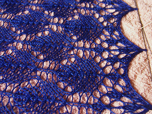 Ravelry: Ielfe Shawl pattern by Caerthan Wrack