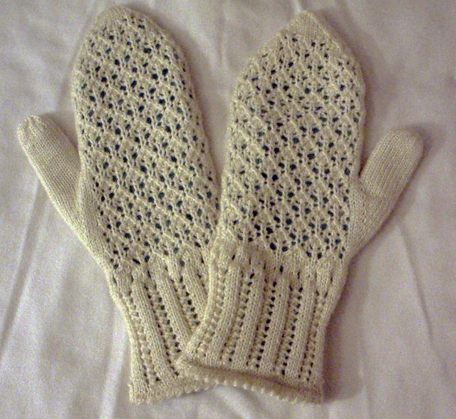 Ravelry: CambriaW's Heritage Silk Lace Mittens