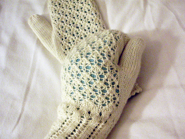 Ravelry: CambriaW's Heritage Silk Lace Mittens