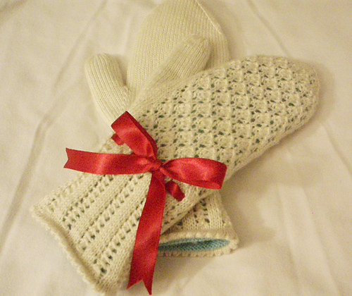 Ravelry: CambriaW's Heritage Silk Lace Mittens