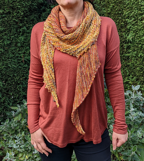 Ravelry: Fading Leaves Shawl pattern by Camelia Mit