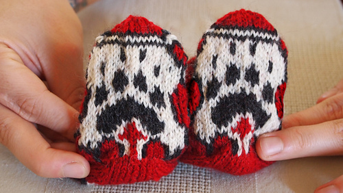 Ravelry: Fox Socks pattern by Catie Galash