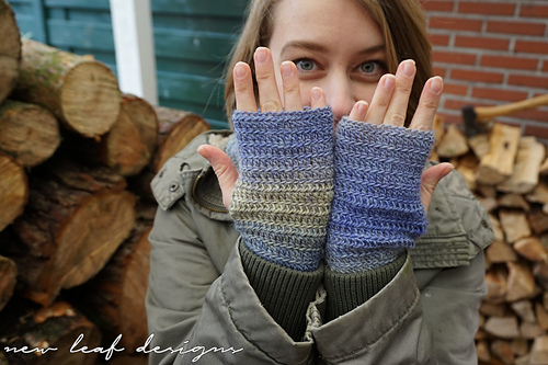 Ravelry: Timber Cowl and Wristies pattern by Carmen Jorissen