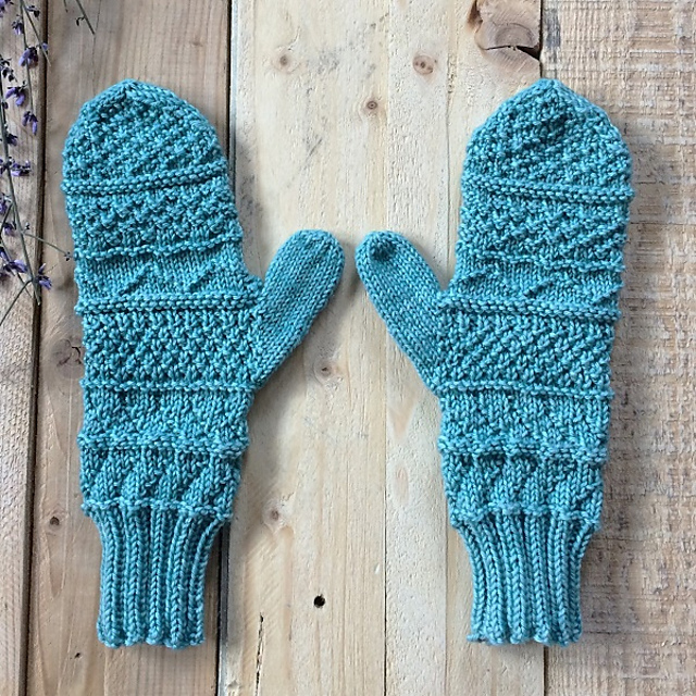 Ravelry: Textured Fishermans Mittens pattern by Bianca Boonstra