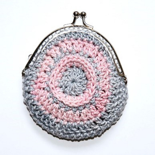 Ravelry: Merry-go-round pattern by Brenda Grobler