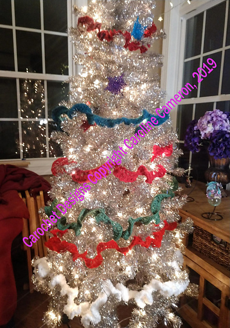 Ravelry: Christmas Tree Spiral Garland pattern by Caroline Cameron