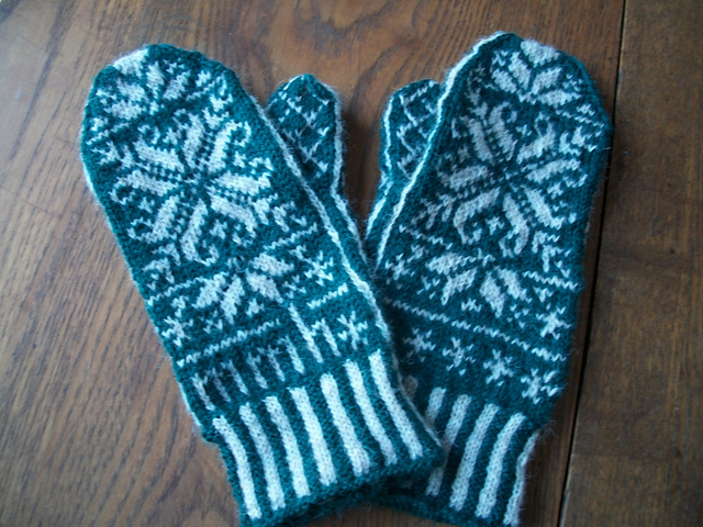 Ravelry: Gloves with the "Selbu Star" pattern by Vibeke Lind