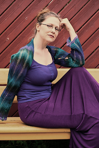 Ravelry: Carry on, cover up pattern by Caroline Levander
