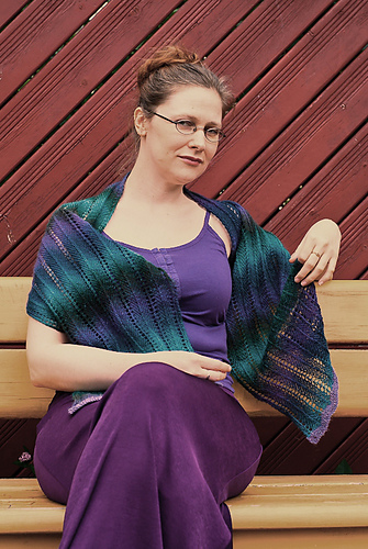 Ravelry: Carry on, cover up pattern by Caroline Levander