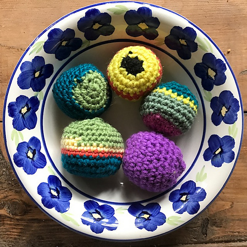 Ravelry: The Retro Hacky Sack pattern by Pam Carr