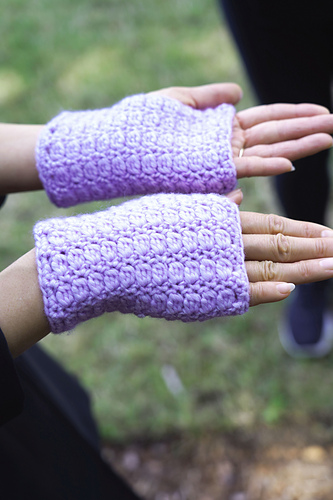 Ravelry: Easy Cluster Mitts pattern by Kristen Stoltzfus