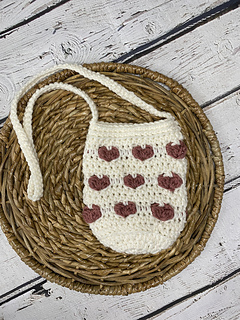 Ravelry: Heart Bucket Bag pattern by Casie Strosnider