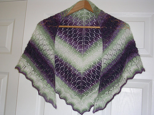 Ravelry: Pretty Triangle Shawl pattern by Patons