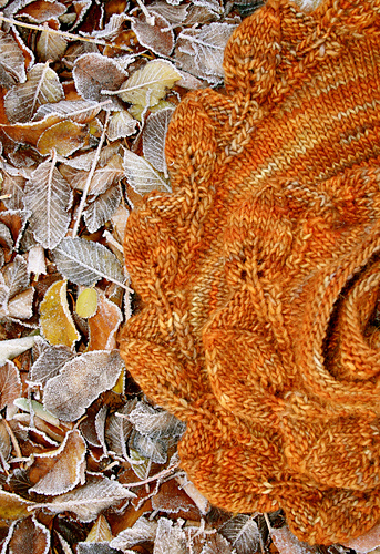 Ravelry: Cedar Leaf Shawlette pattern by Alana Dakos