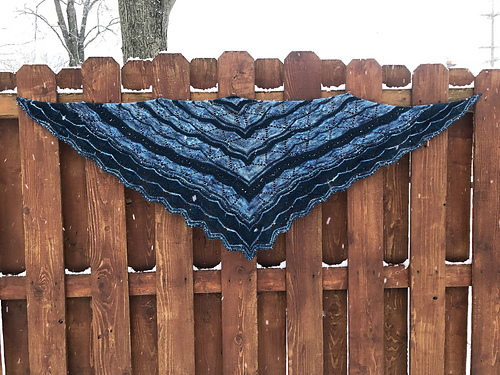Ravelry: Curved Triangle Shawl pattern by Iris Schreier
