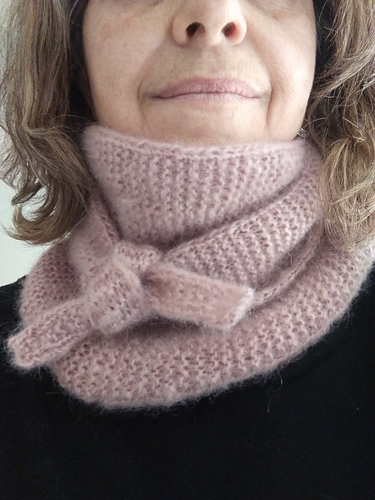 Ravelry: 234-82 Pomegranate Shawl pattern by DROPS design