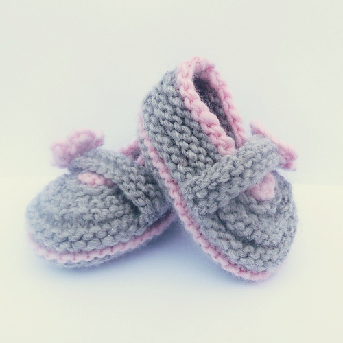 Ravelry: Cosy Toes Baby Shoes pattern by Katy Farrell