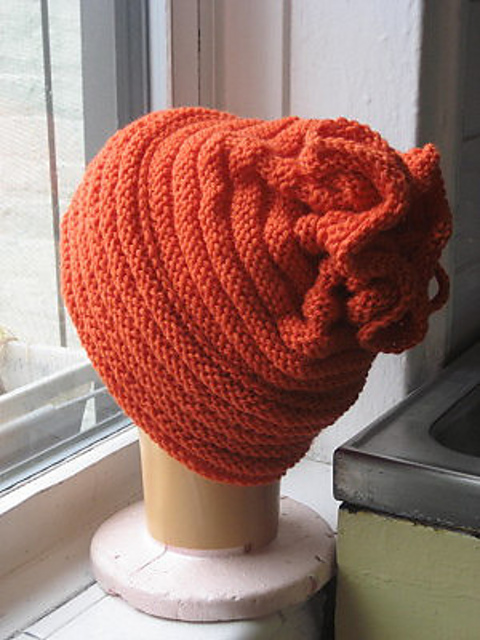 Ravelry: Ribbed Tube Hat pattern by Mieko Mintz