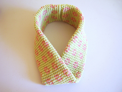 Ravelry: Flower cowl pattern by Maria Isabel
