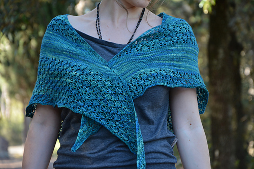 Ravelry: Hira Shawl pattern by Lys - Light Of The North