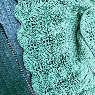 Ravelry: ChaoticK's Wavy Green Shell Top