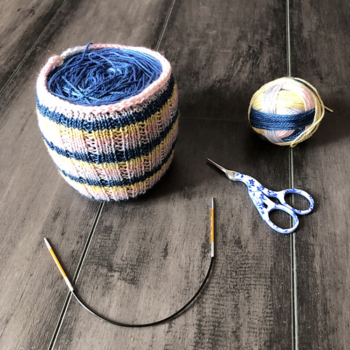 Ravelry: Yarn Cozy Lite (Knit) pattern by Knitty Natty