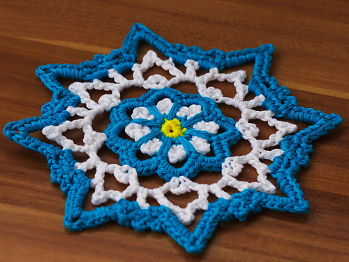 Ravelry: Small Flower Doily pattern by Carmen Rosemann