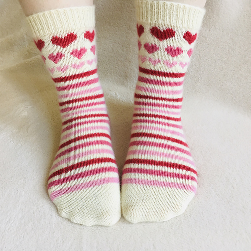 Ravelry: Silly love socks pattern by Sandrine Vos