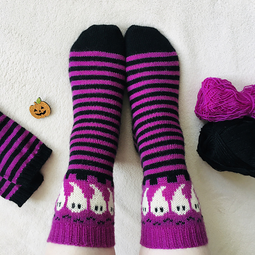 Ravelry: Haunted socks pattern by Sandrine Vos