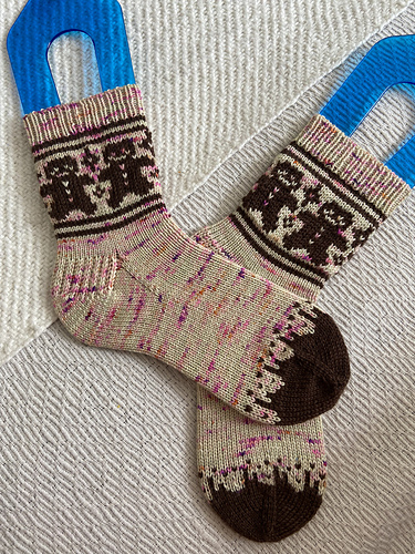 Ravelry: Gingerbread socks pattern by Babi Crisosto