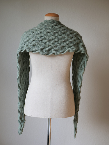 Ravelry: Rabea Shawl pattern by ChrisBerlin
