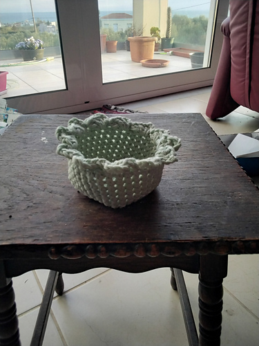 Ravelry: Crochet jewelry box pattern by Maria Isabel