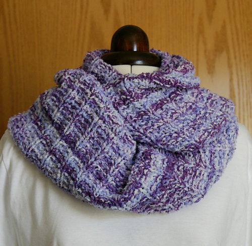 Ravelry: Easy Loop pattern by Christel Bayer