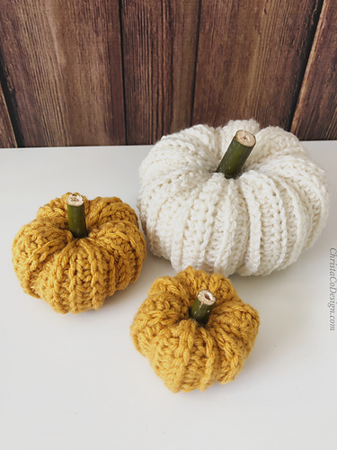 Ravelry: Ribbed Pumpkin pattern by Crystal Marin