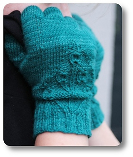 Ravelry: Wood Elves Gloves pattern by Christelle Nihoul