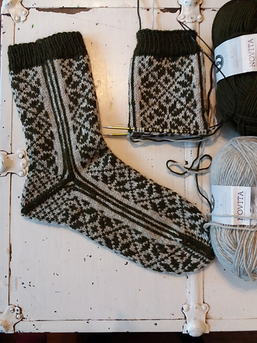 Ravelry: Nordic Stars pattern by Emilie Bjørnå