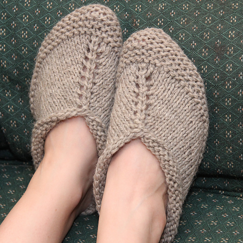 Ravelry: Easy Peasy Slippers pattern by Lisa Shroyer