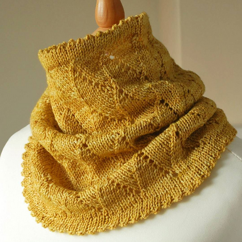 Ravelry: Pashmina cowl pattern by Black Crow Knits